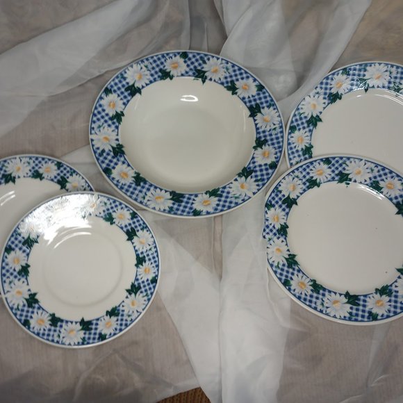 Dining | Daisy Dishes | Poshmark
